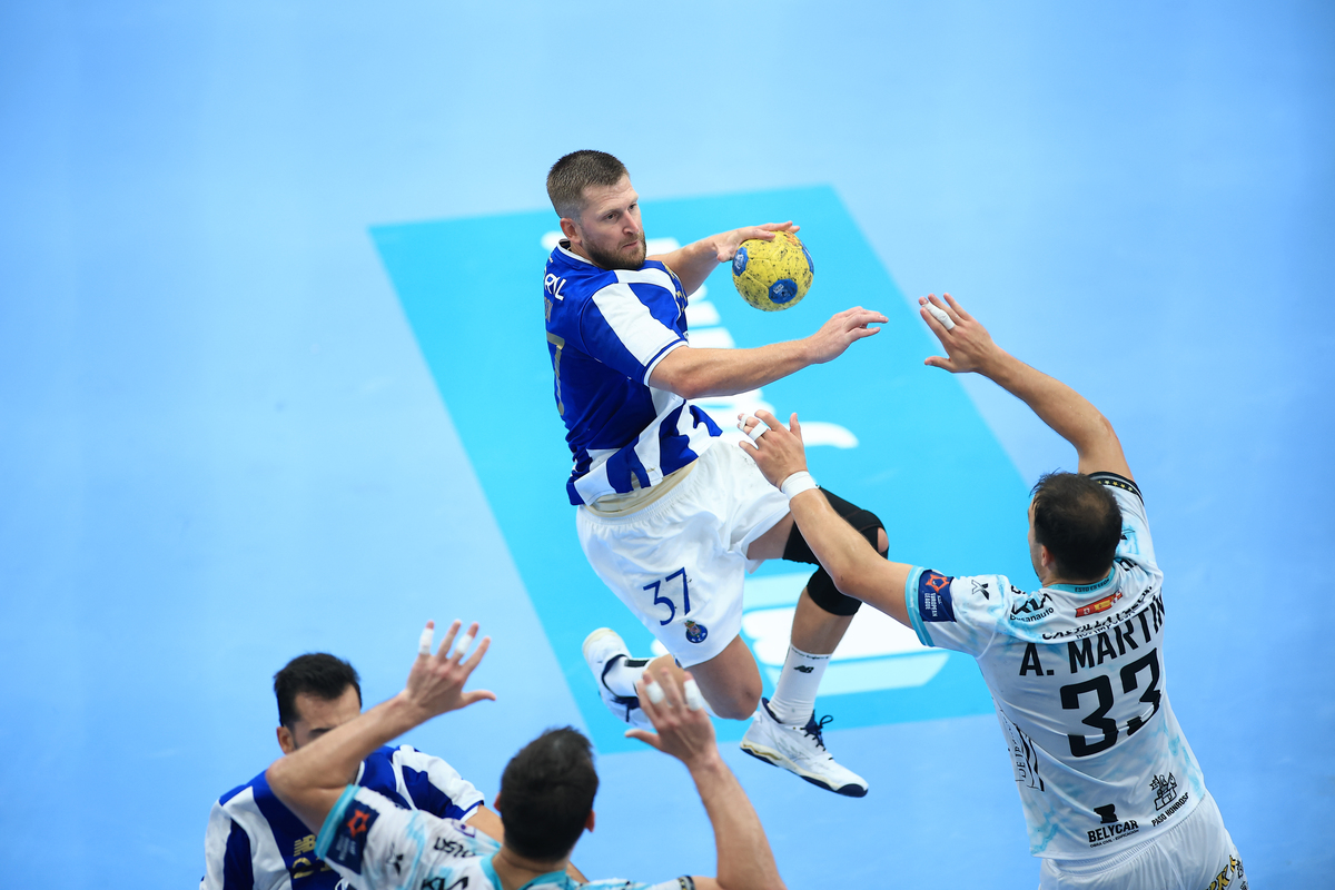 FC Porto confirma: Linus Persson foi operado e falhará resto da época