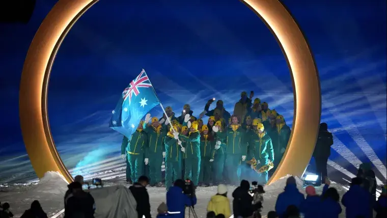 Australian snowboarder Cam Bolton breaks neck in scary training crash ...