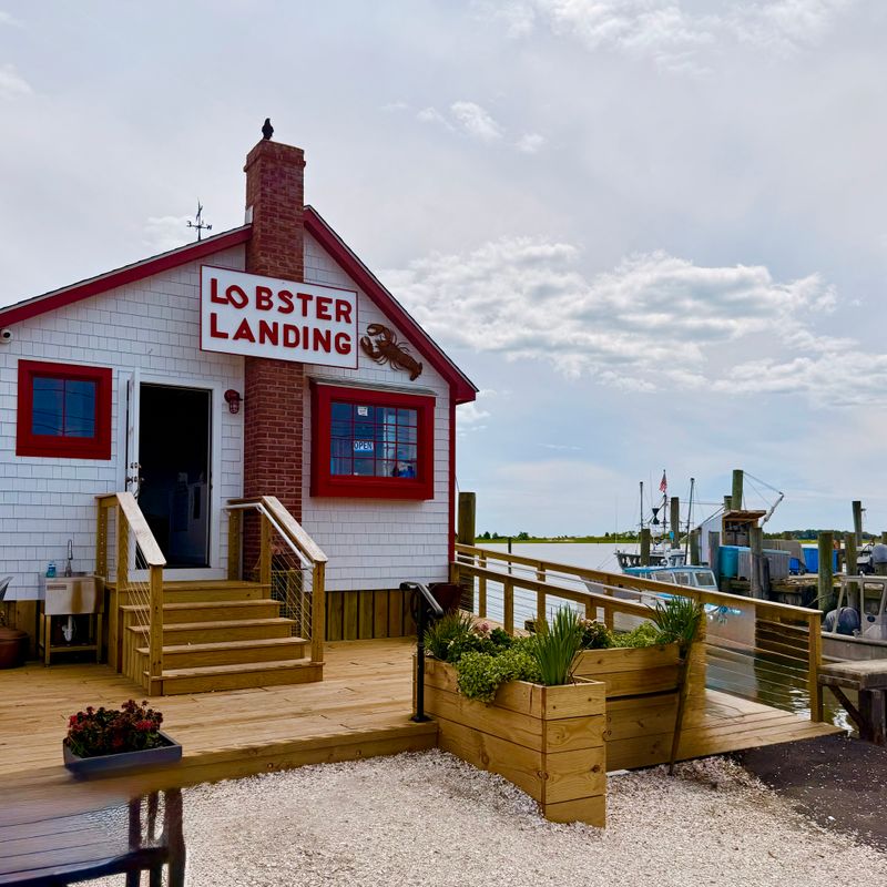 These hole-in-the-wall lobster pots in Connecticut are worth the ...