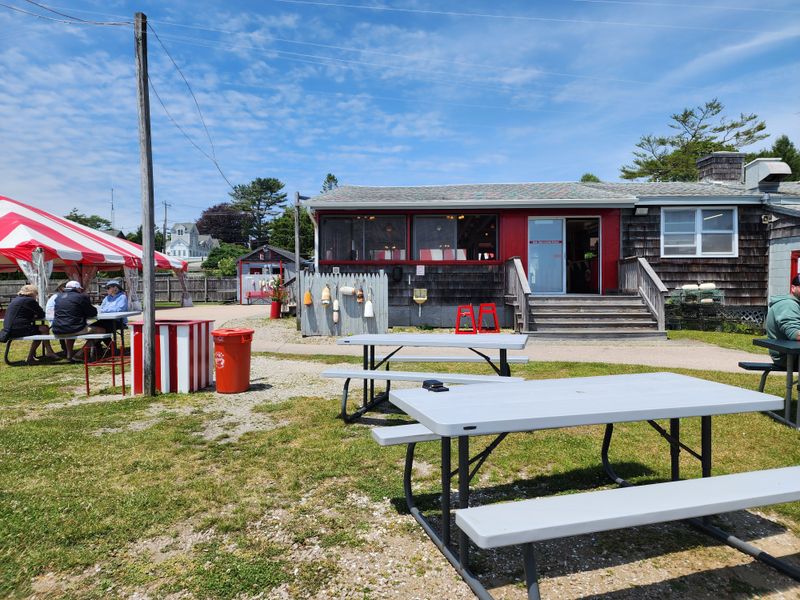 These hole-in-the-wall lobster pots in Connecticut are worth the ...