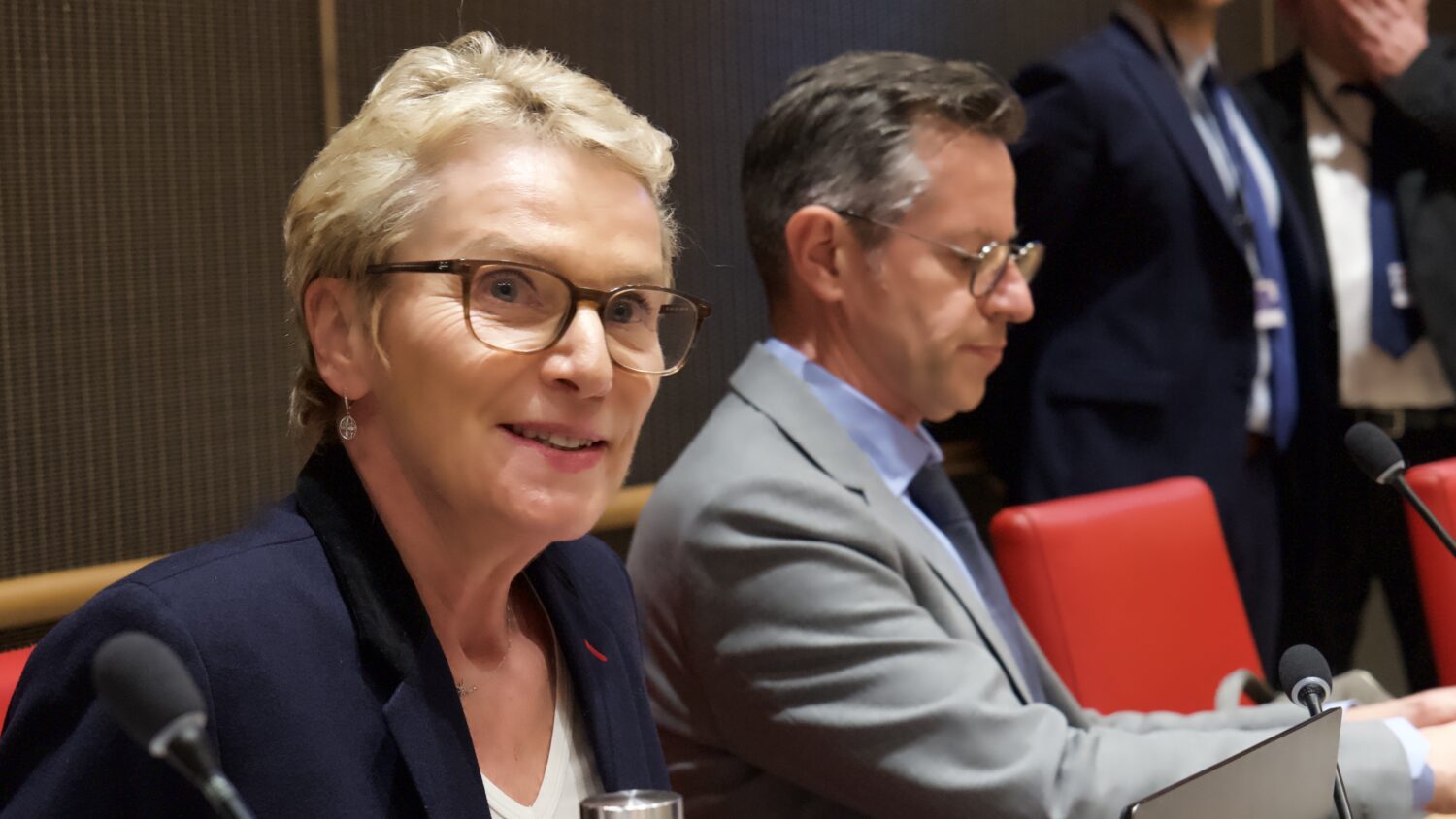 Salaire, cartes bancaires, Covid… Élise Lucet dit tout et assume ses 40 ...