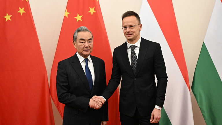 Szijjártó Péter: Magyarország rendkívül sokat profitál a Kínával ...