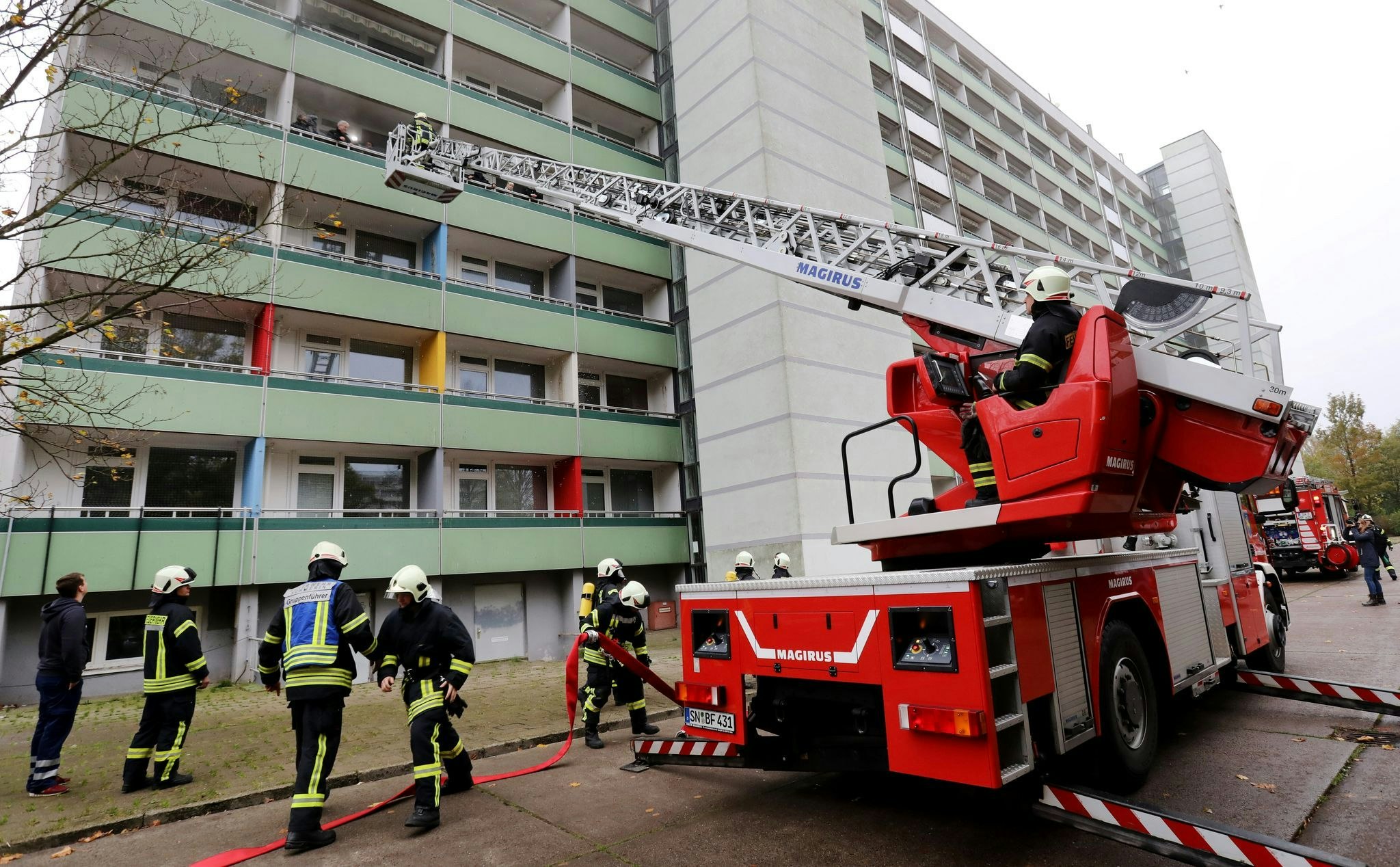 Runter und raus: Achtung Feuer: Was Sie bei einem Brand besser lassen ...