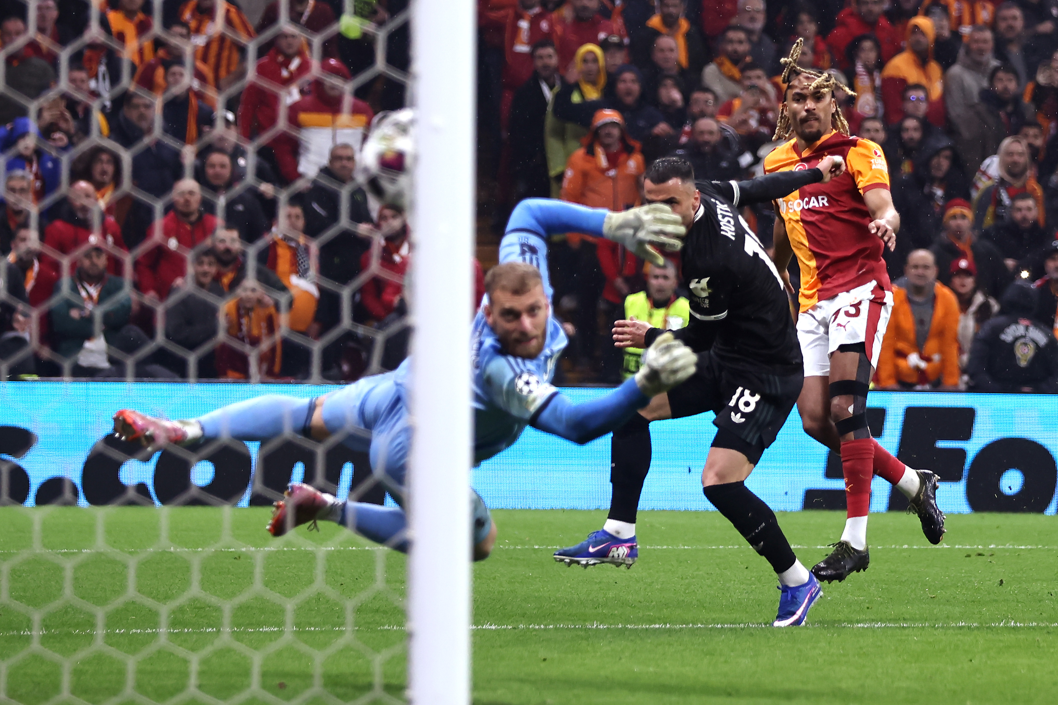 Bavarian Loan Works: Sacha Boey scores in Champions League