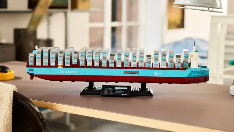 Konečně pořádný kus techniky. Lego pustí do prodeje obří kontejnerovou ...