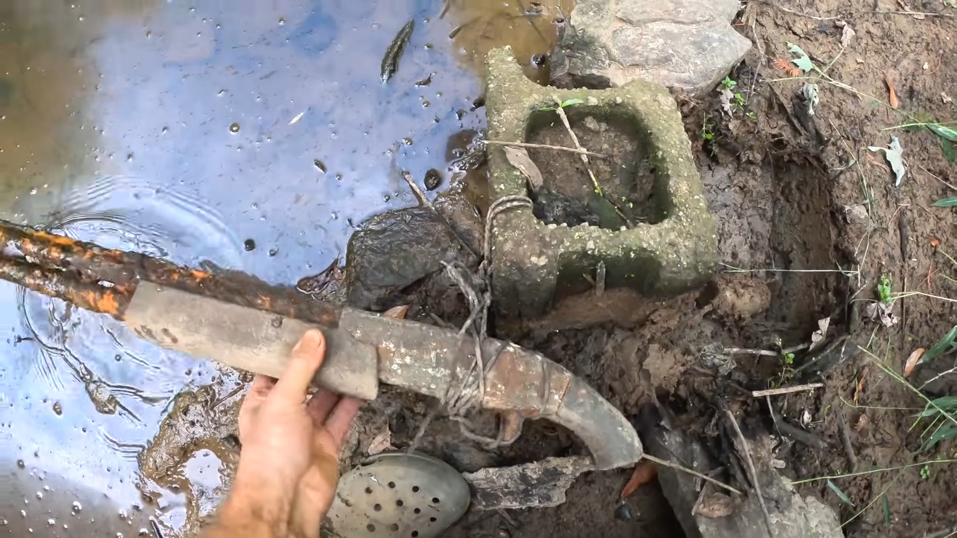 Gun recovery turned into a crime scene (magnet fishing)
