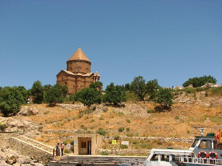 Ancient Castle Emerges on Lake Van's Bottom>