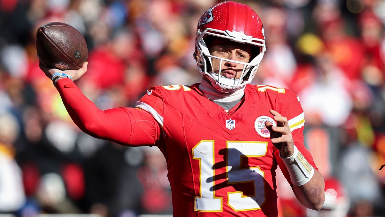 Chiefs restructure Patrick Mahomes' deal, create cap space