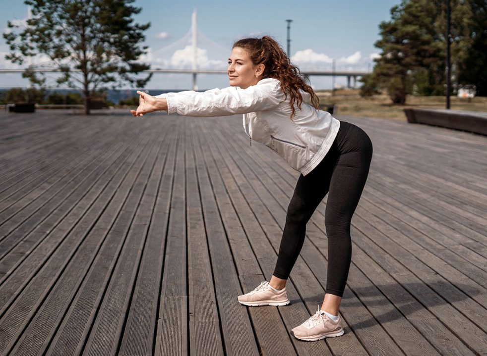 I'm a trainer and these 5 morning exercises improve full-body mobility ...