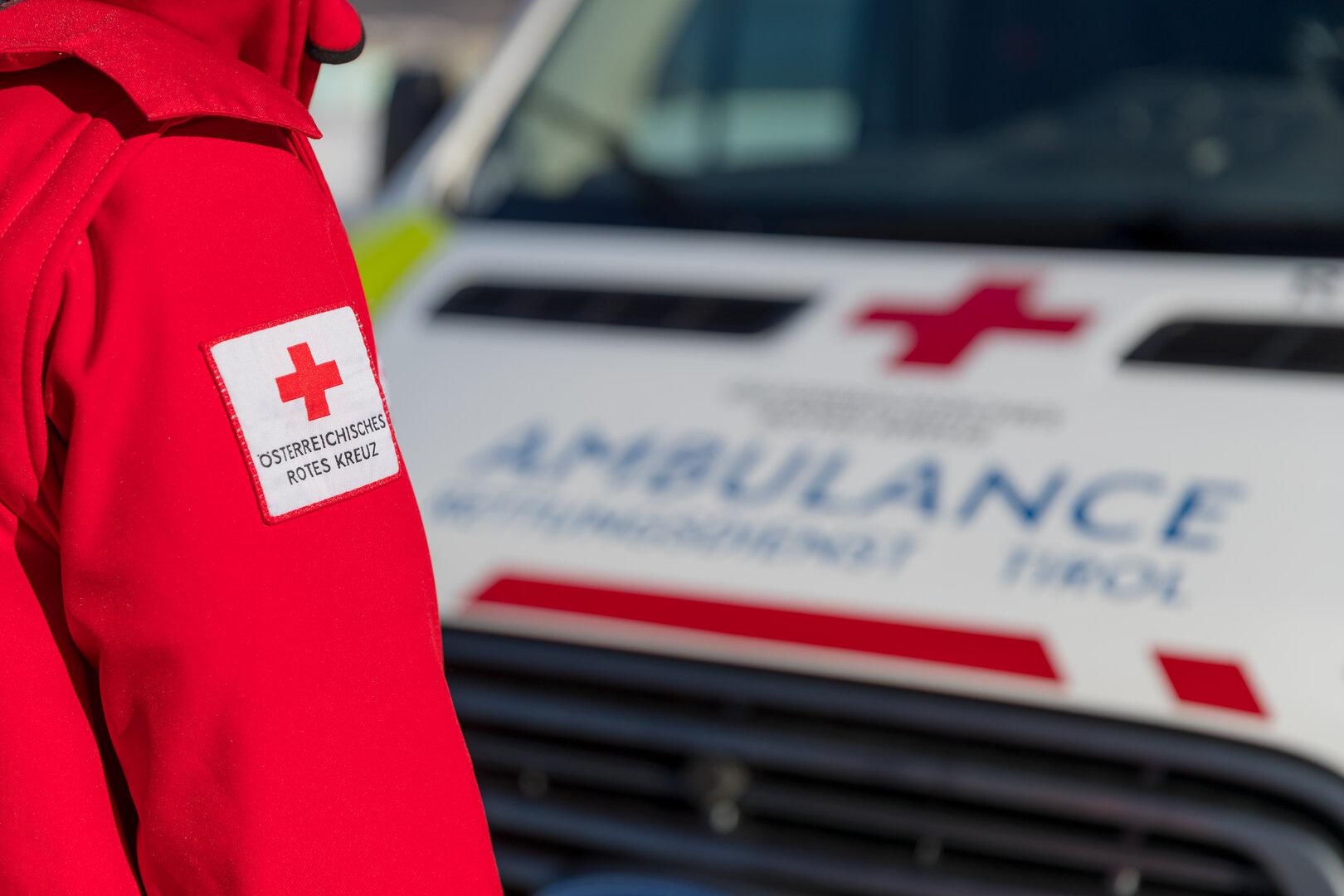 Traktor-Unfall in Linz-Land: Mann von Rad erfasst