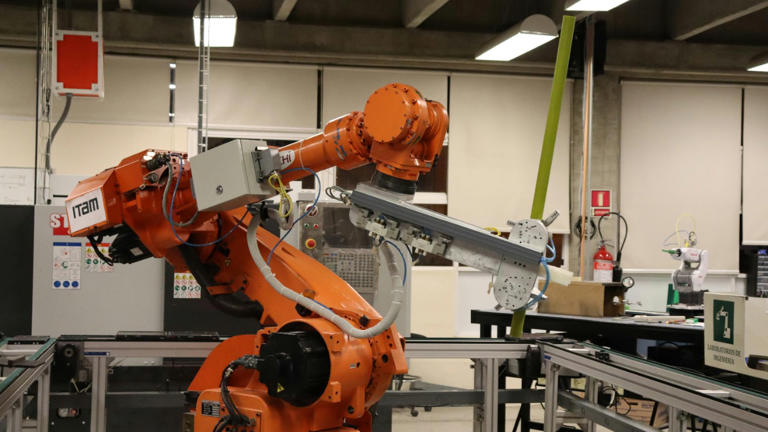 Meet Godzilla, the 13-foot robot building the world’s biggest fusion ...