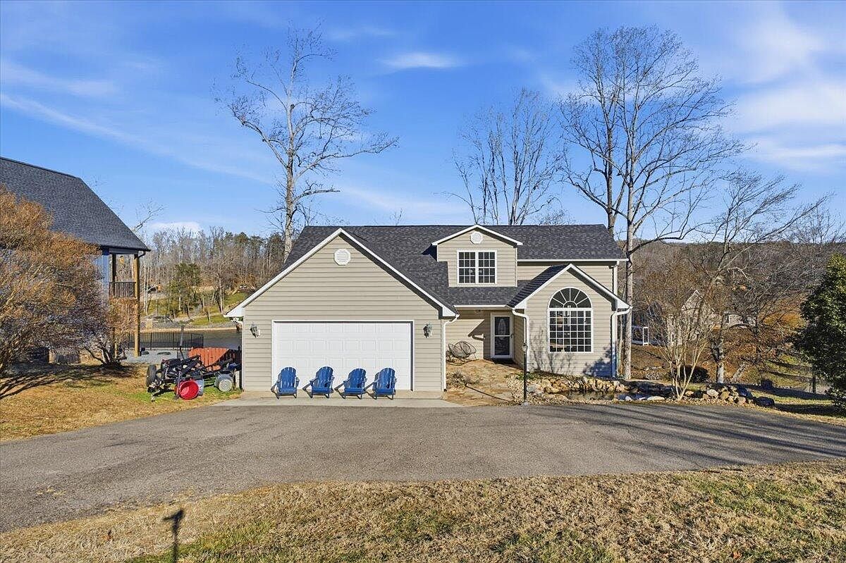 Lakefront living in a 1999 home in Hardy, Virginia, featuring lake ...