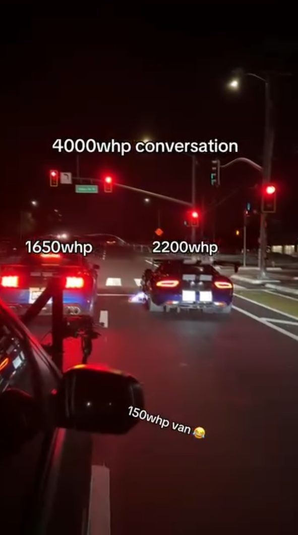 What happened after the light turned green: Dodge Viper ACR vs Ford ...