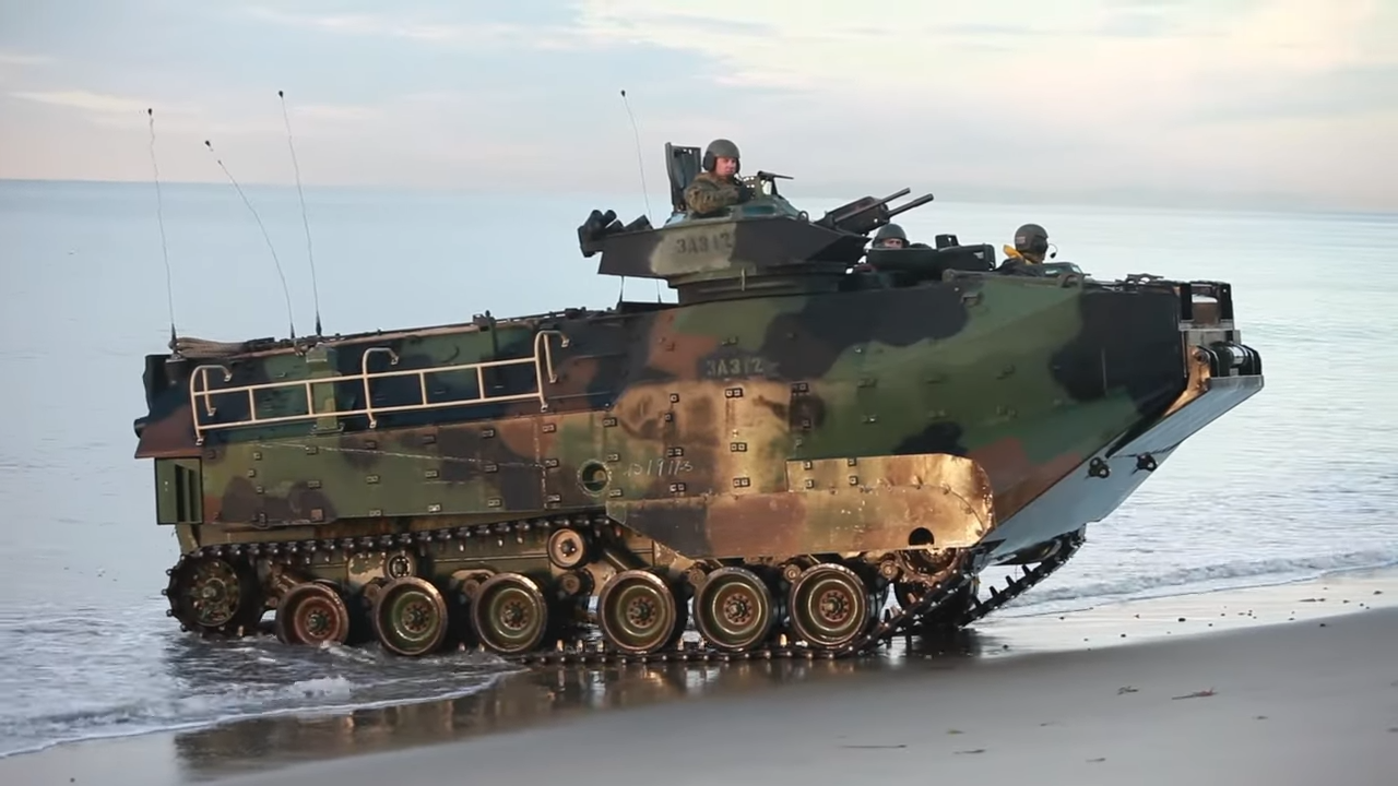How the amphibious assault vehicle gets Marines off the beach