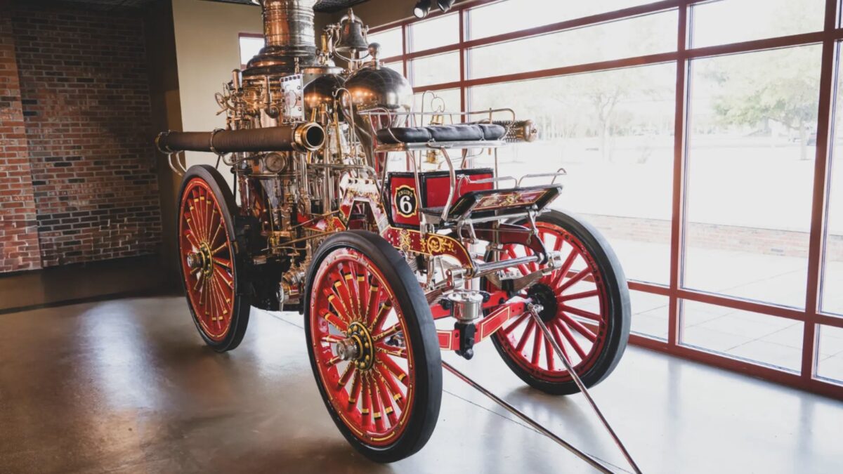 A subasta un coche de bomberos a vapor de 1886 que estuvo 55 años en el ...