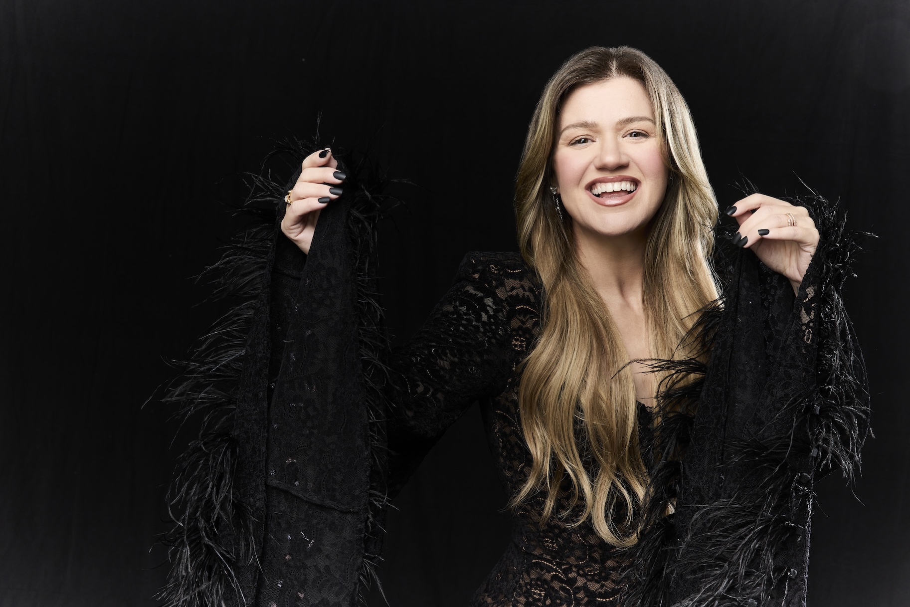 Kelly Clarkson wore a symbolic outfit for her 1st day as a coach on The ...