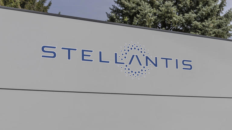 'Do not drive': Stellantis issues urgent warning for over 200K cars