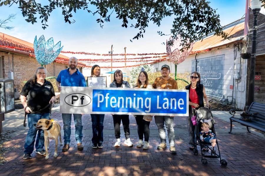 Pfurry pfriends in Pflugerville benefit from street sign typo
