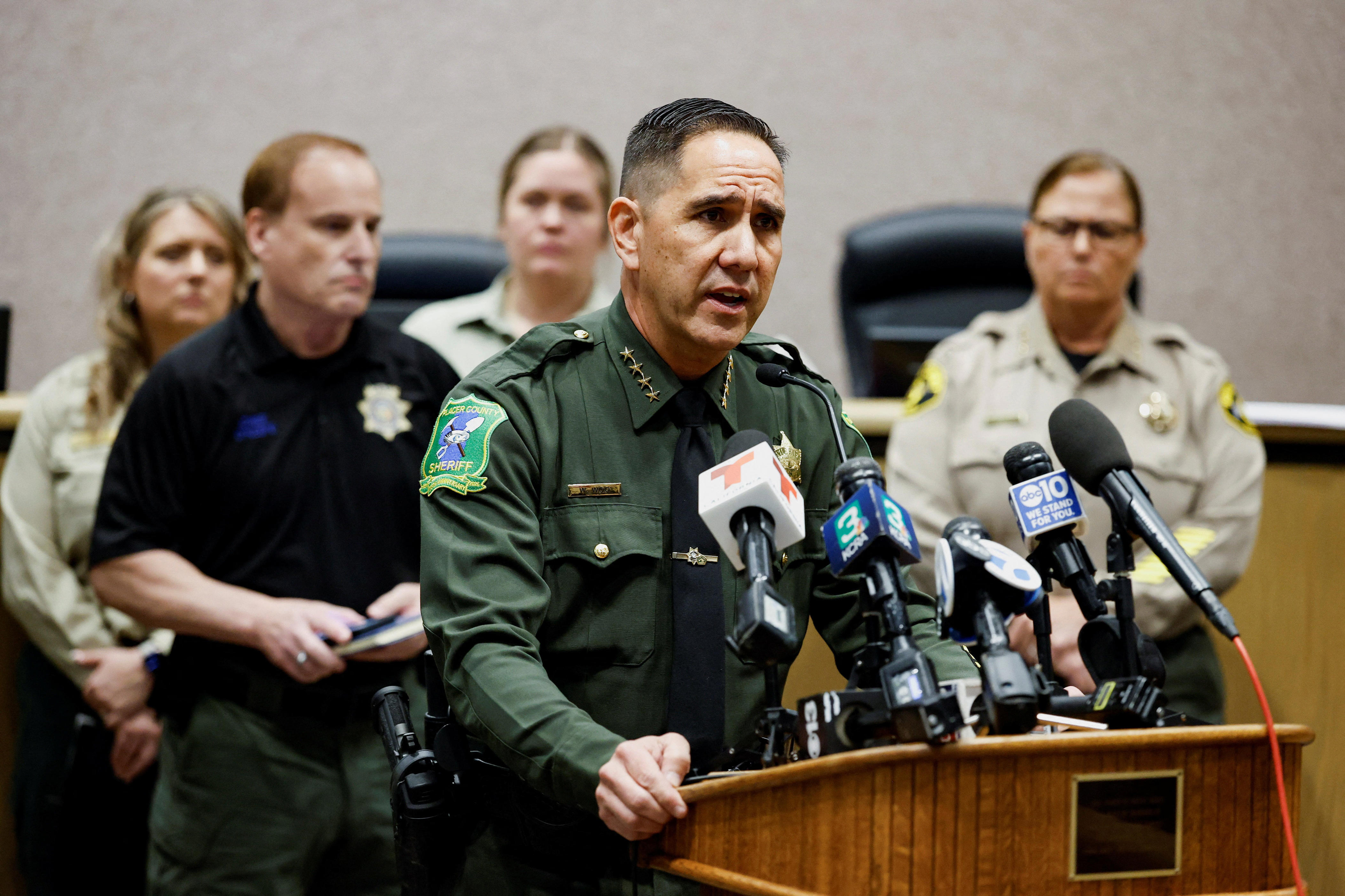 8 skiers dead, 1 still missing in Sierra Nevada avalanche, sheriff says
