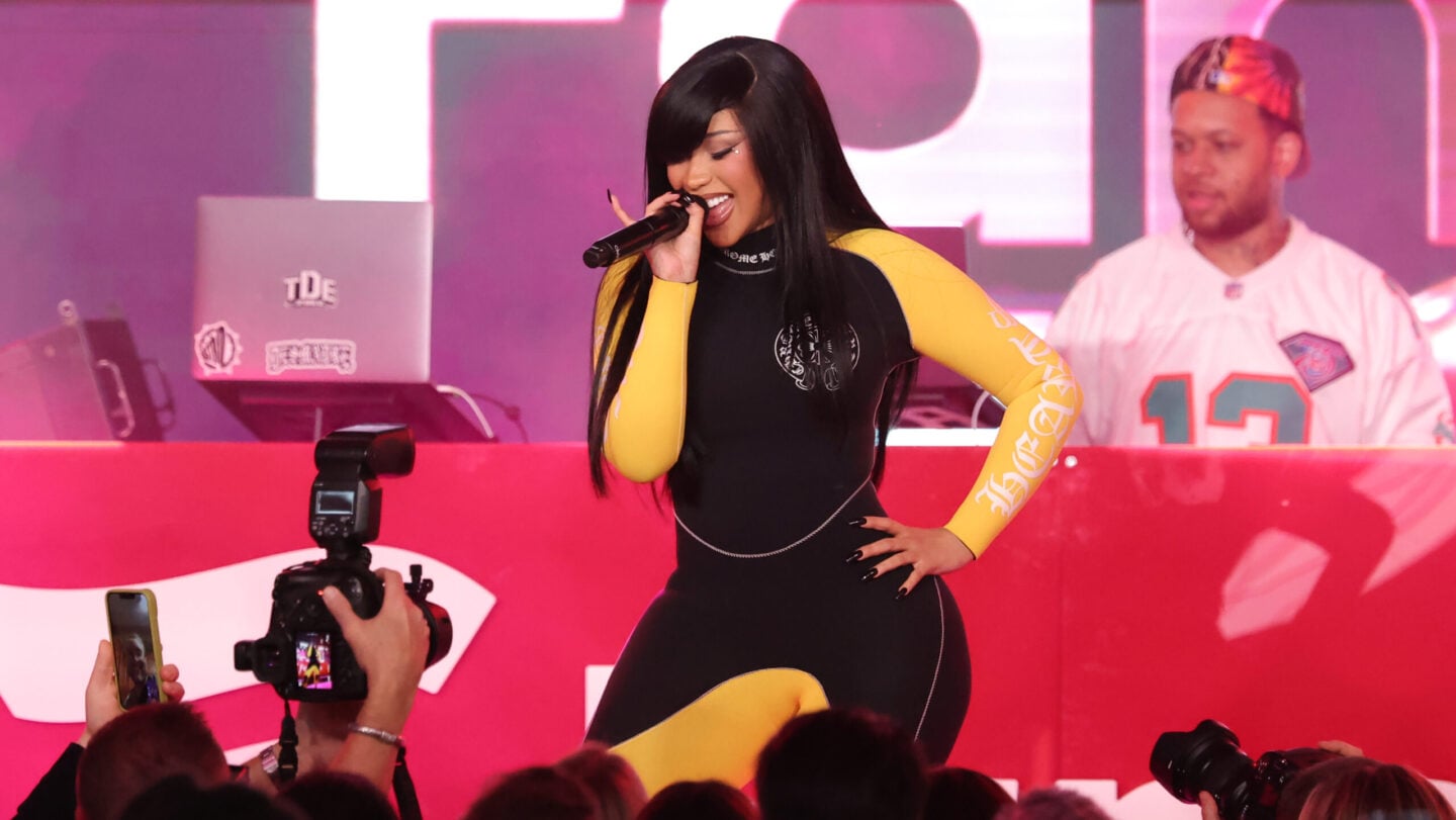 Cardi B praises Black Americans during Dallas performance in viral ...