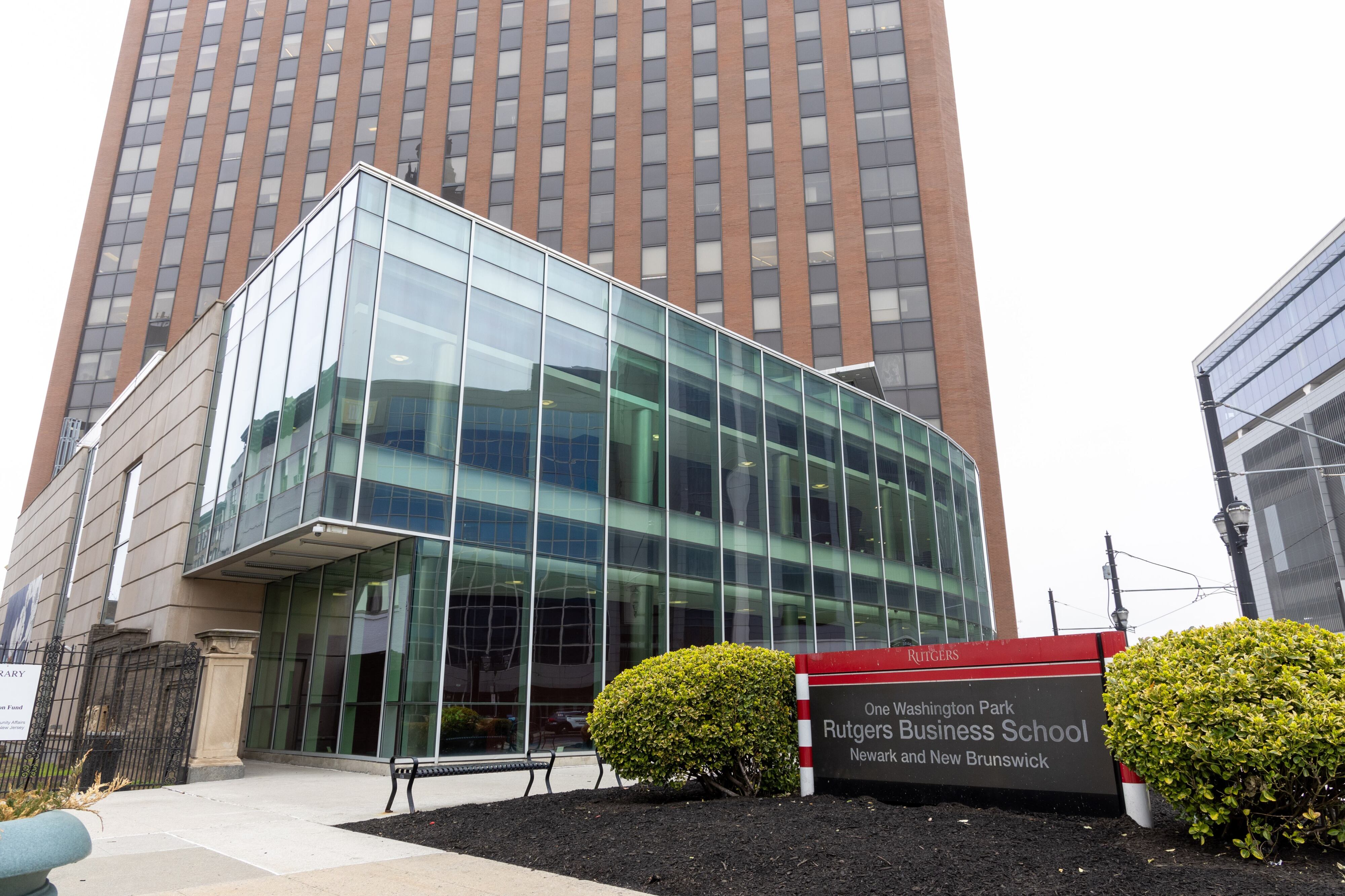One of NJ university’s largest schools closes building after pipe bursts