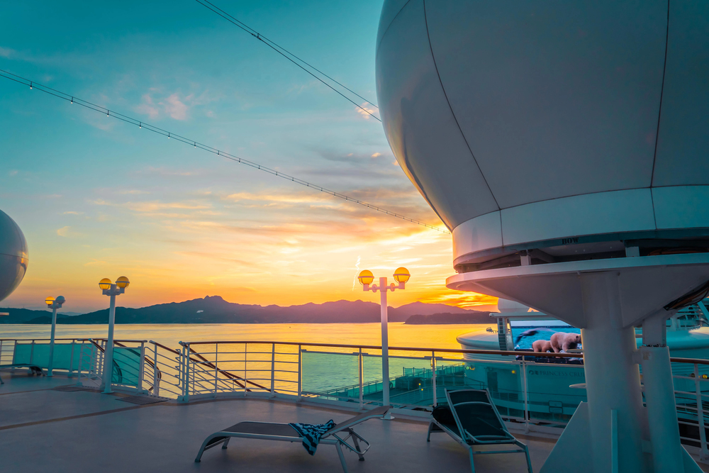 17 cruise routes with spectacular top-deck sunrises