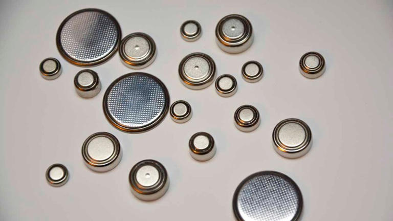 How to dispose batteries responsibly to protect human health and ...