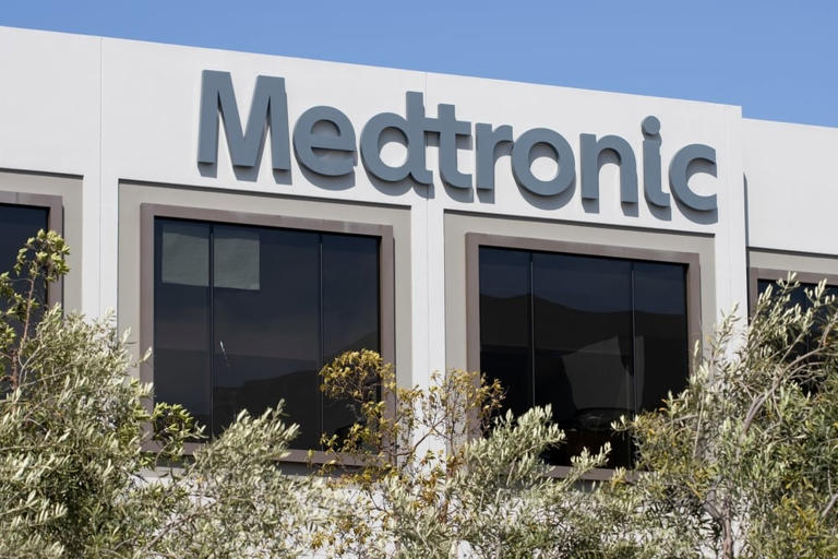 Medtronic analysts cut their forecasts after Q3 earnings