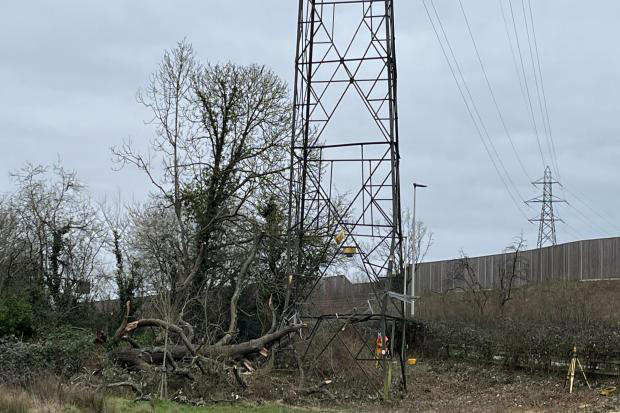M4 closure chaos: Residents evacuate their homes as pylon at risk of ...