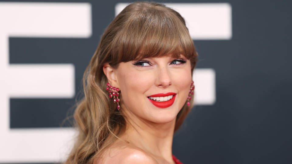 Taylor Swift named top-selling artist of 2025 worldwide—it's a record ...