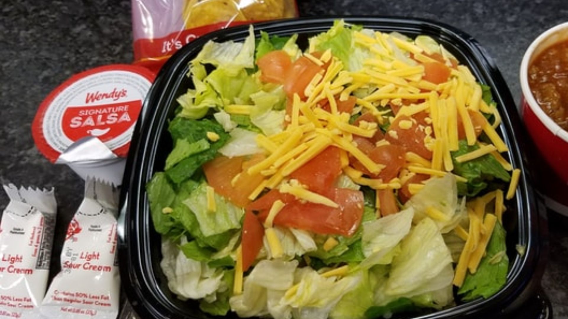 10 fast food salads that aren't healthy at all & 10 that are