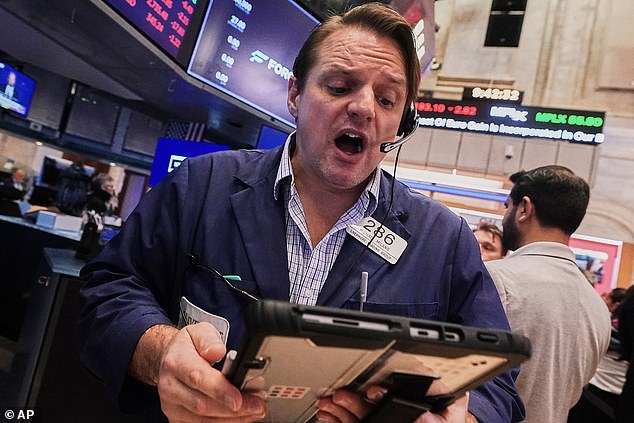 Red flag for economy as Wall Street posts worst start since 1995, how ...