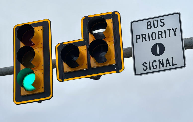 How does Ann Arbor’s new bus-priority traffic signal work? Here’s a ...