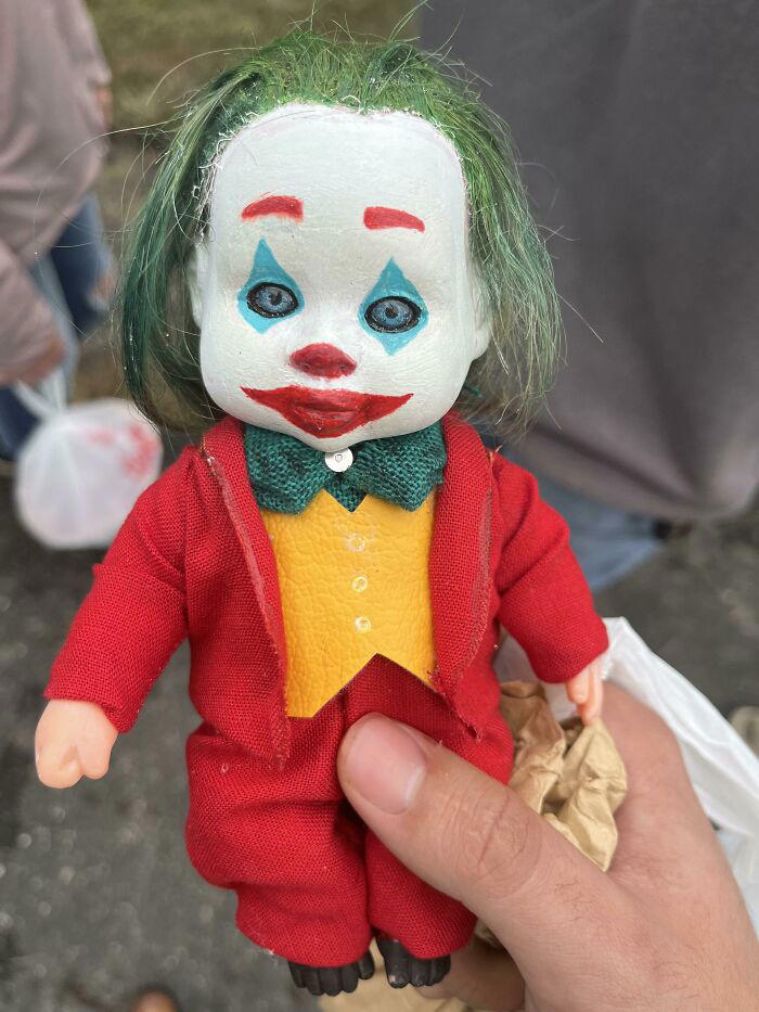 People are sharing the wackiest things they spotted at a thrift store ...