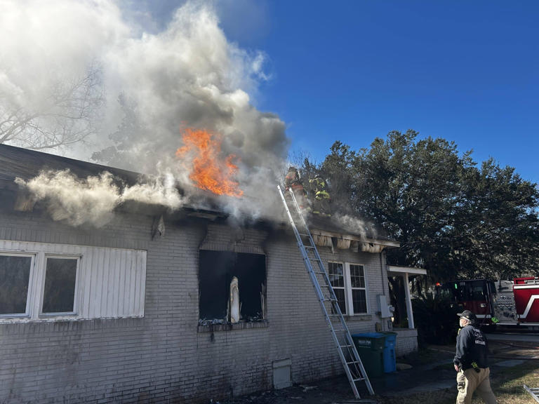Bloomingdale, Pooler firefighters extinguish structure fire