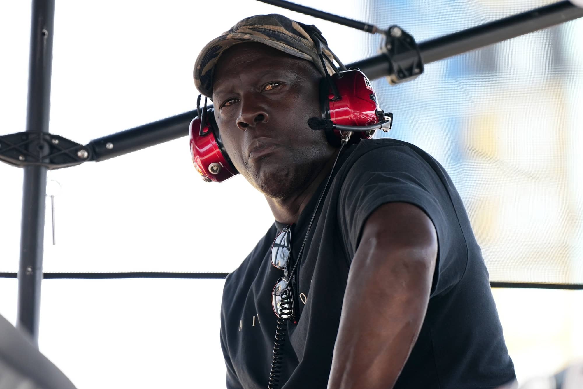 Michael Jordan speaks on his competitive gene: "I'm cursed"