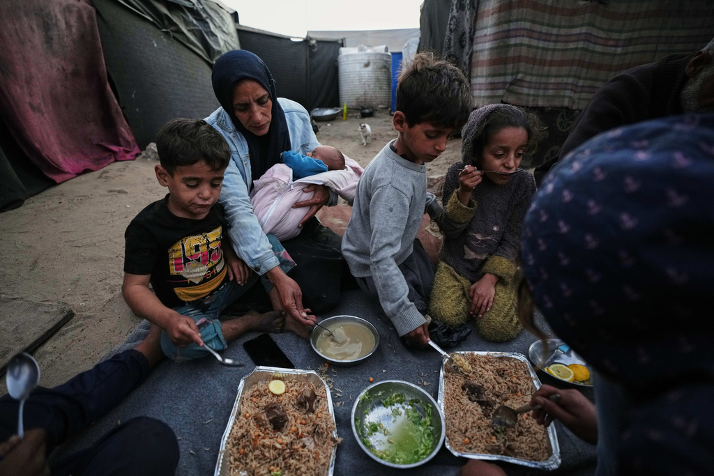 How one displaced family in Gaza is observing Ramadan's first day under ...