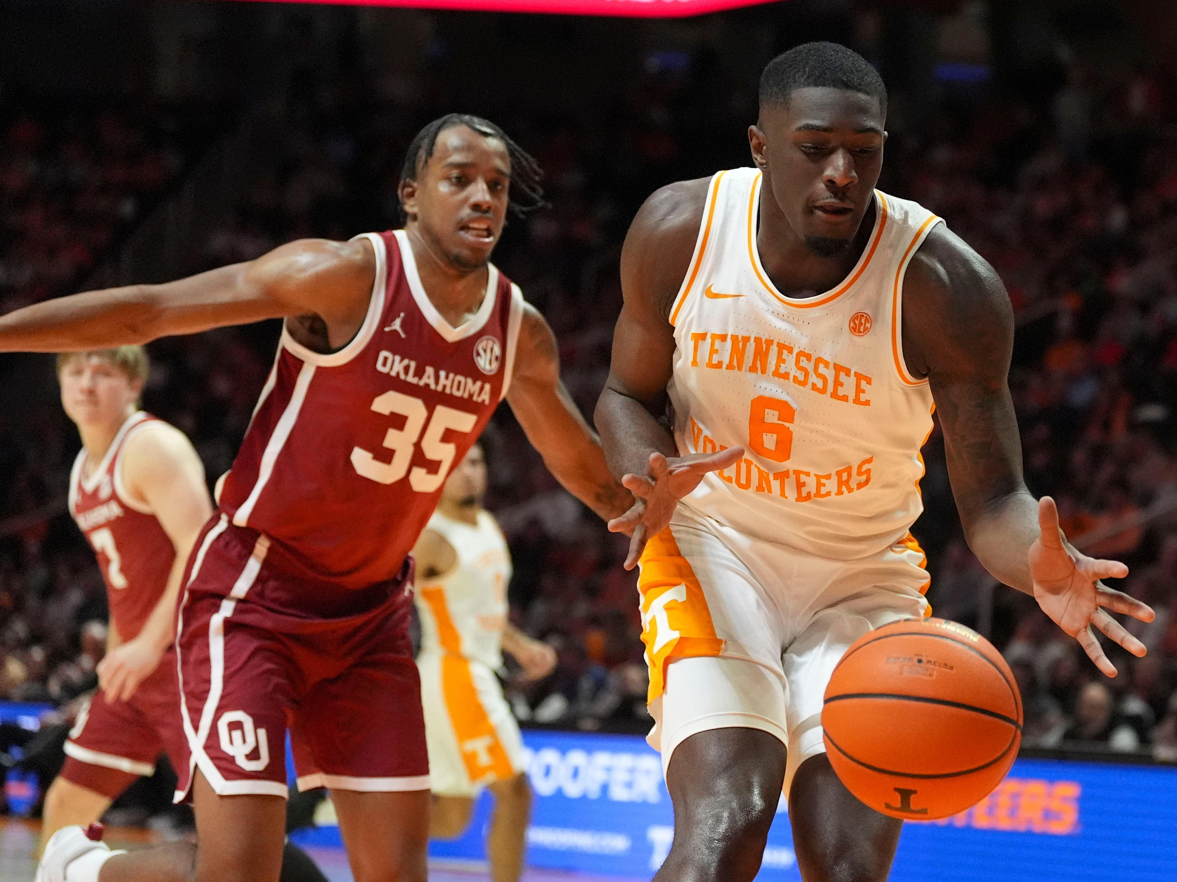 Tennessee basketball cruises past Oklahoma with clean offense, swarming ...