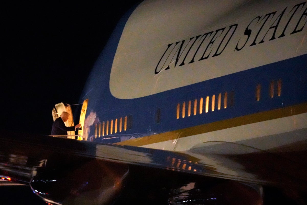 Air Force One will be painted red, white and blue as Trump has hinted ...
