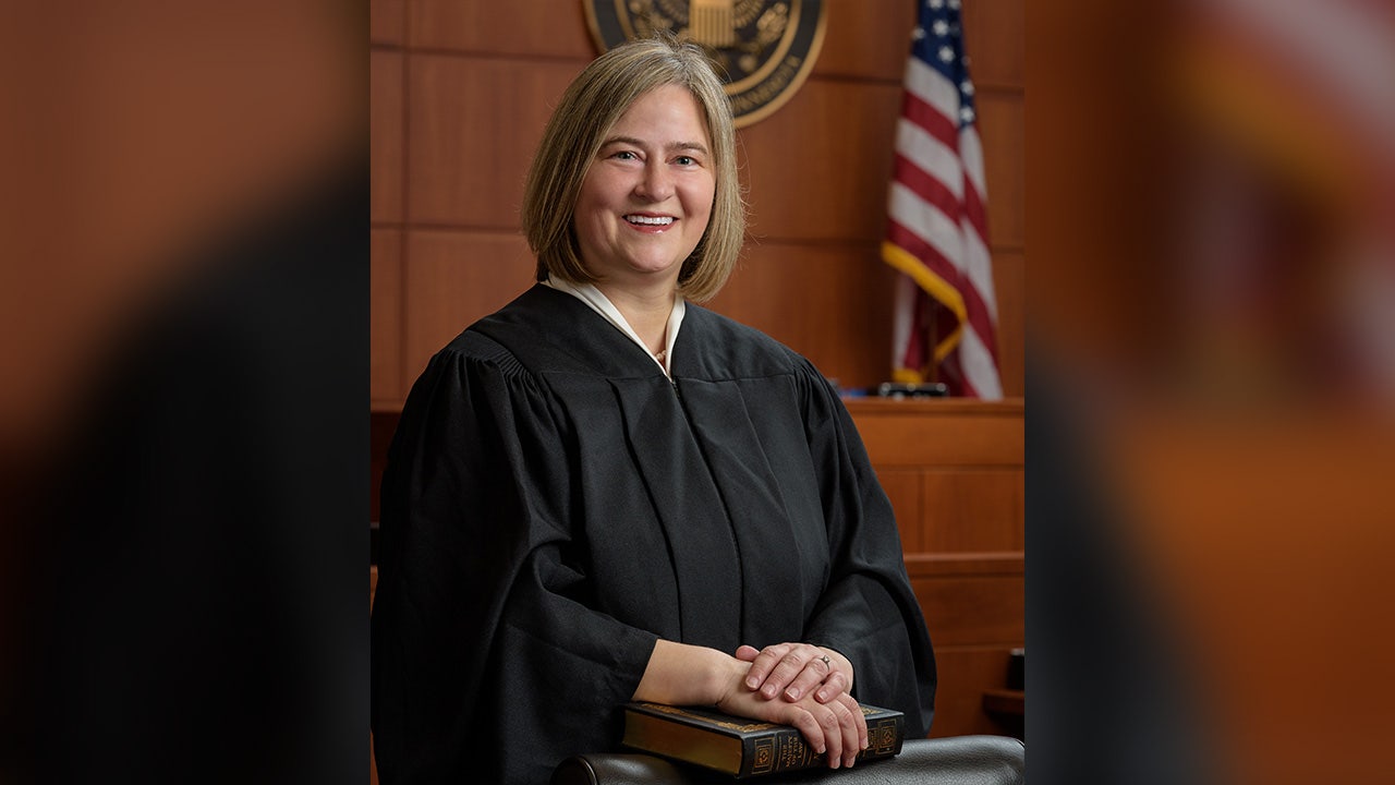 ICE in Minnesota: Judge holds government attorney in contempt for ...