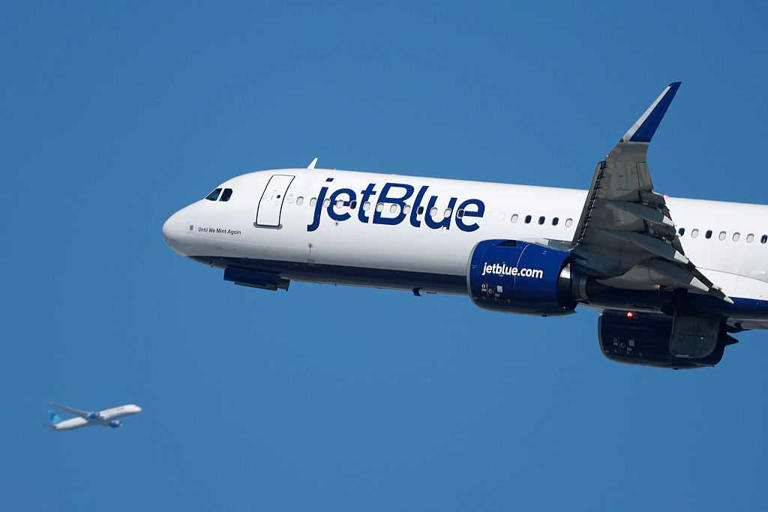 Flights resume at Newark Liberty International Airport after JetBlue ...