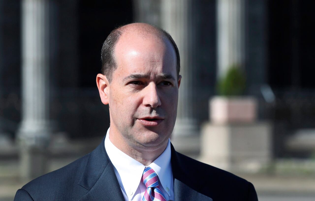 Democrats target bridge owner Moroun in expanding probe of Trump's threats