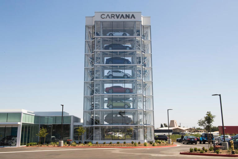 Carvana stock falls. Sales were strong but earnings weren’t.