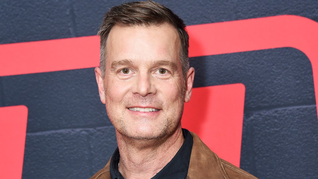 Peter Krause joins cast of NBC pilot 'Protection' in first post '9-1-1 ...
