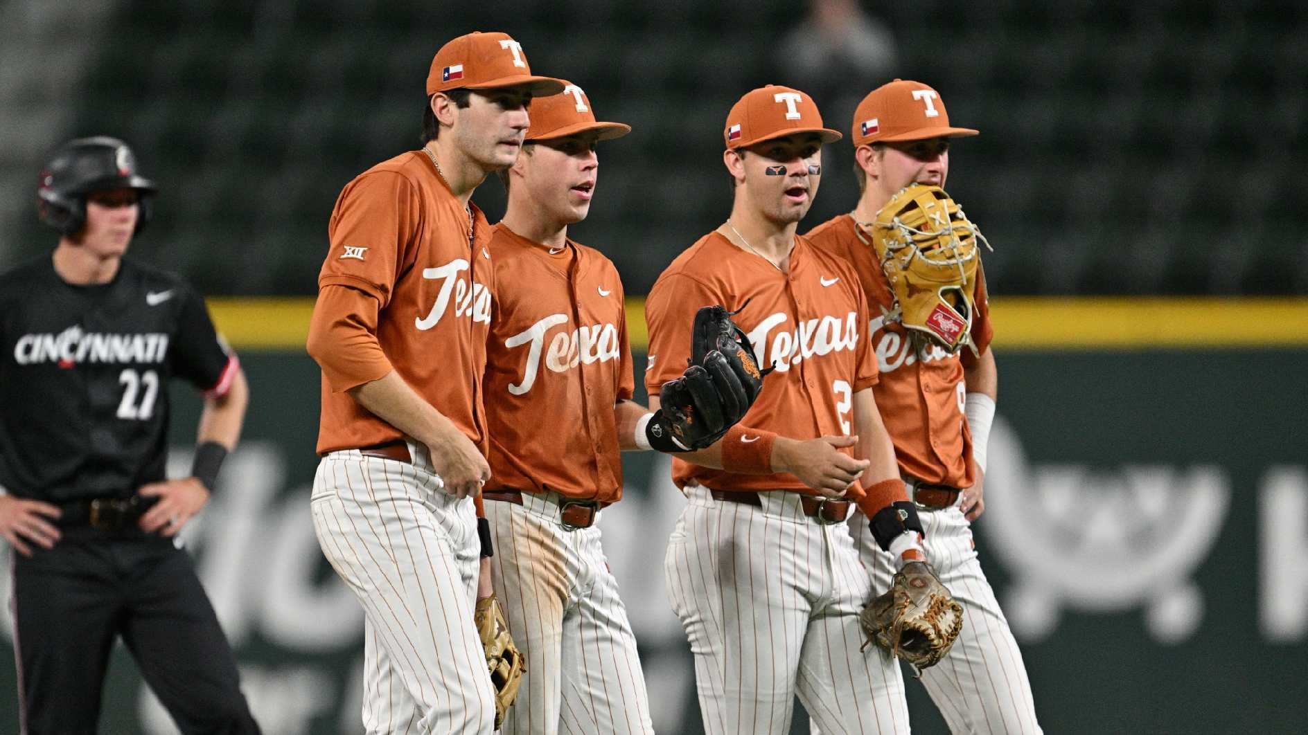 Texas Longhorns Baseball heads to College Station .mp4