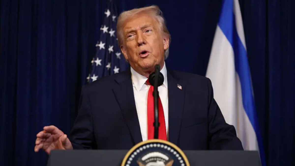 Trump can't keep still during glowing Oval Office tribute, leaving ...