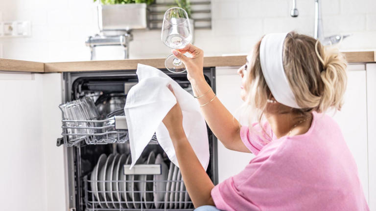 Yes there is a right way to stack the dishwasher. Here are the 5 rules