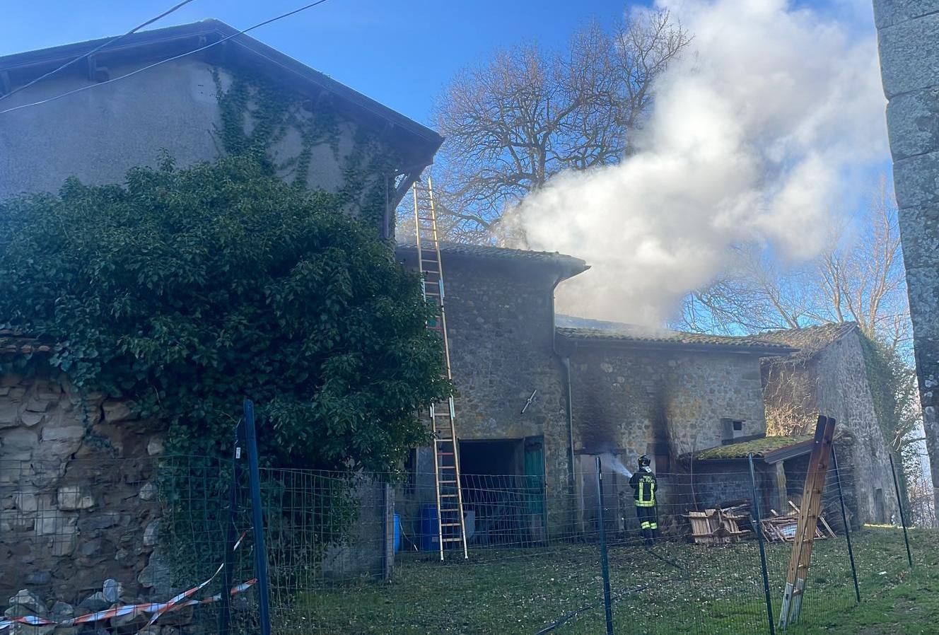 Terza casa a fuoco in un mese, indagini in corso