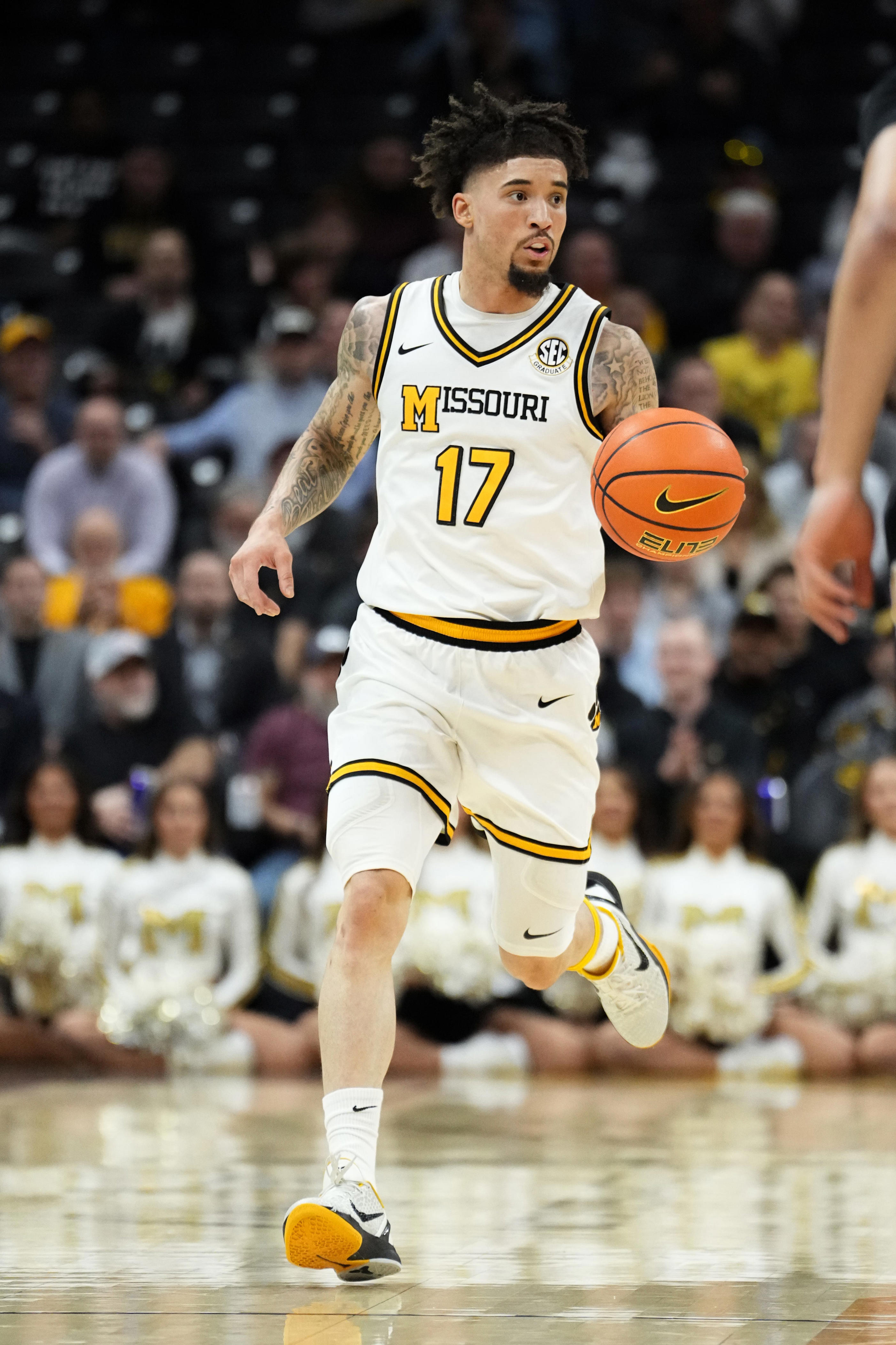 Missouri basketball score: Mitchell’s 26 not enough in loss at Arkansas