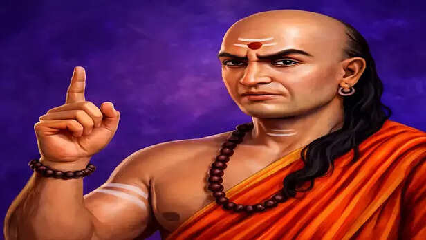 Chanakya niti: 7 signs someone secretly hates you but smiles at your face